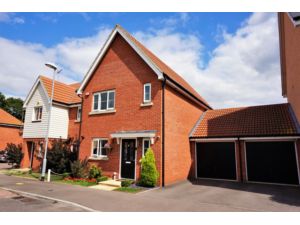 3 bedroom link detached house for sale in Montague Street, Basildon ...