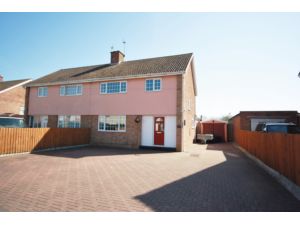 3 bedroom semi-detached house for sale in Bromley Road, Colchester, CO4 3JF