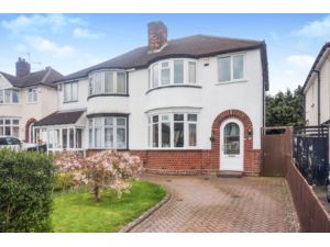 3 bedroom semi-detached house for sale in Oakham Drive, Dudley, DY2 7TL