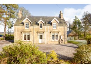 5 bedroom detached house for sale in Farr, Inverness, IV2 6XJ