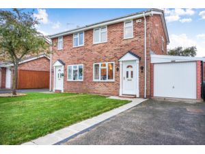 2 bedroom semi-detached house for sale in Dunlin Drive, Featherstone ...