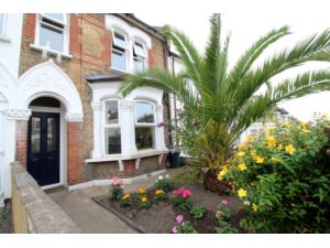 3 bedroom terraced house for sale in Chestnut Rise, Plumstead, SE18 1RL