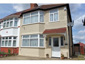 3 bedroom semi-detached house for sale in The Drive, ISLEWORTH, TW7 4AA
