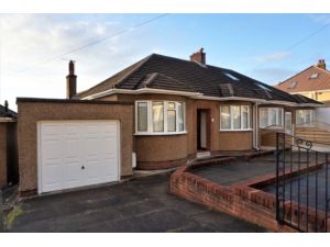 2 bedroom bungalow for sale in Footshill Road, Hanham, BS15 8EZ