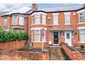 2 bedroom terraced house for sale in Boothferry Road, Hull, HU4 6EN