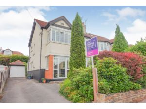 4 bedroom semi-detached house for sale in Broomhill Drive, Leeds, LS17 6JW