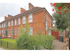1 bedroom flat for sale in Waters Road, London, SE6 1UE